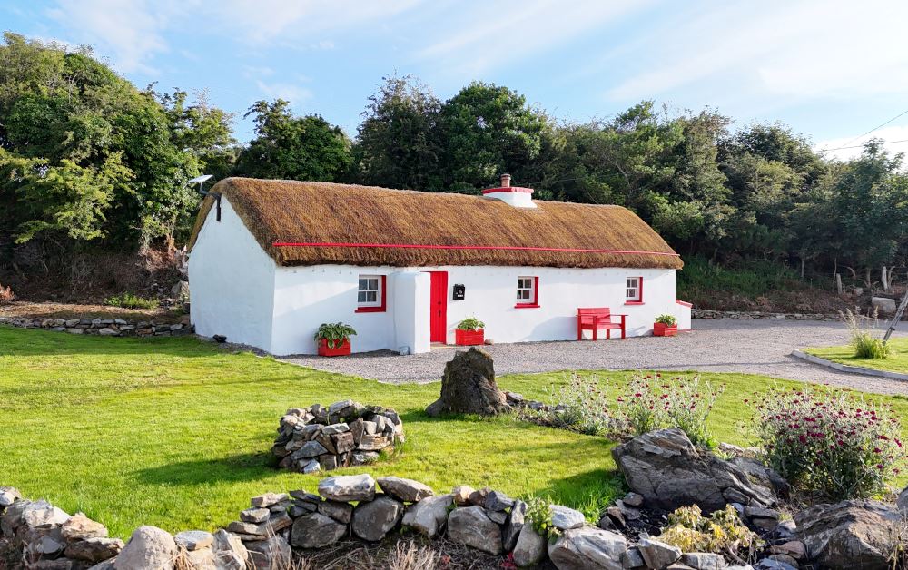 Five of the best thatched houses currently on the market - MyHome.ie